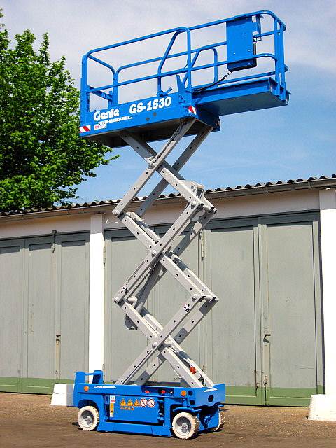21' SCISSOR LIFT- PLATFORM 15'- ELECTRIC- GENIE GS 1530 - BC Rentals